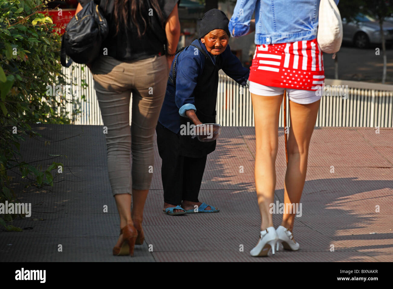 Old stooped woman hi-res stock photography and images - Alamy
