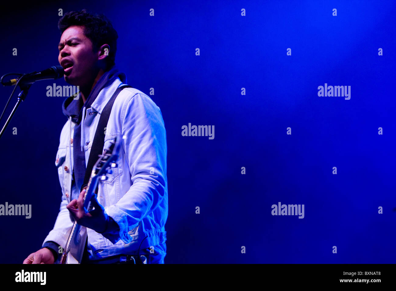 Live in concert hi-res stock photography and images - Alamy