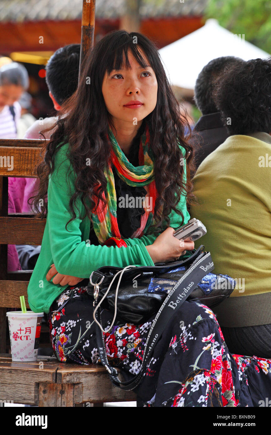 Chinese lady seated hi-res stock photography and images - Alamy