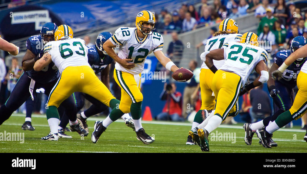 Aaron Rodgers of the Green Bay Packers handing off the football during ...