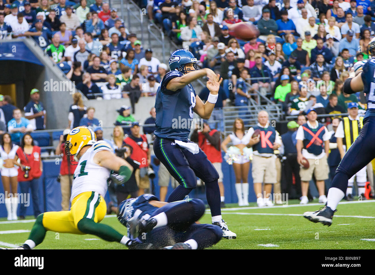 NFL football teams the Seattle Seahawks playing the Green Bay Packers ...
