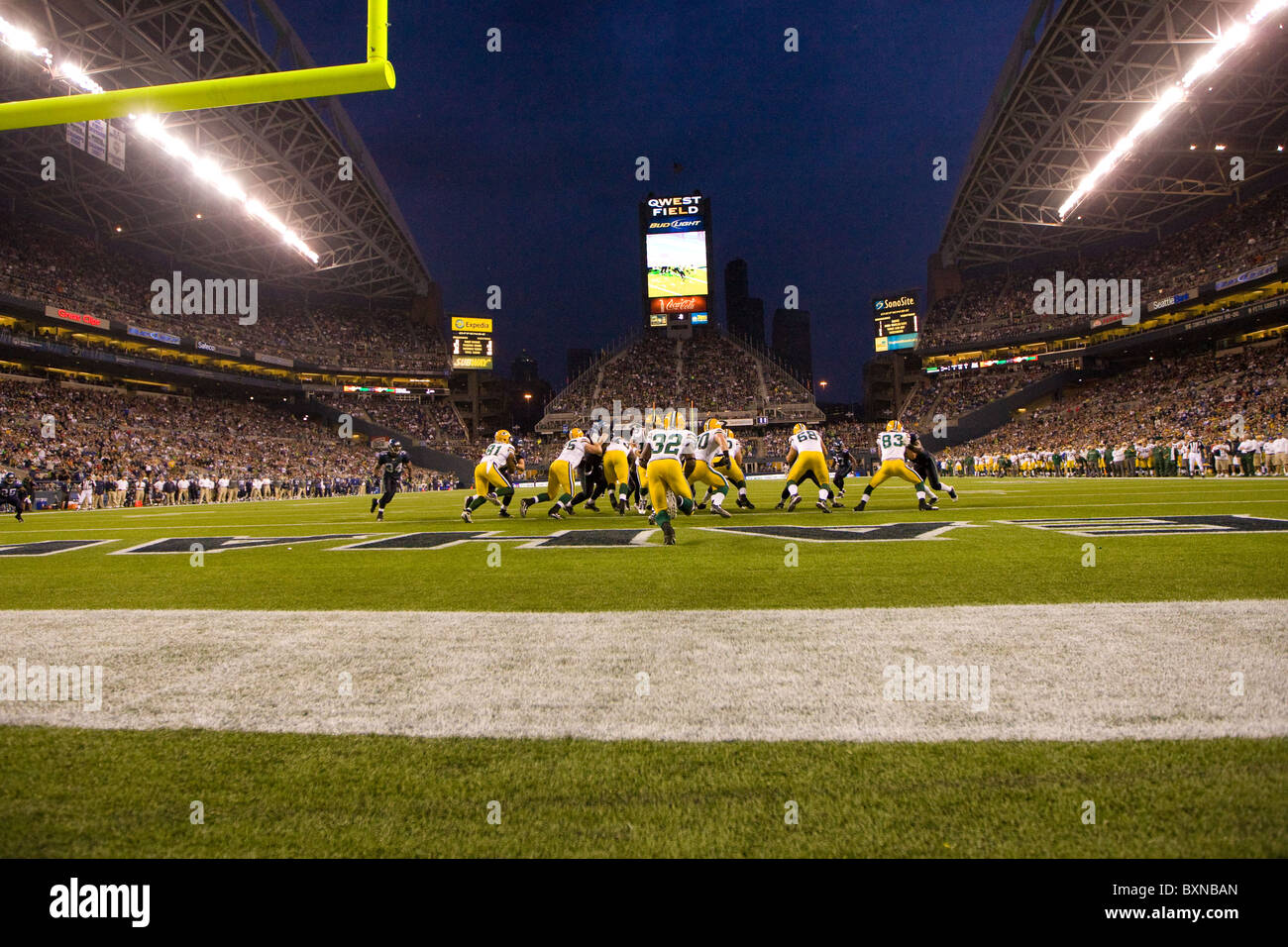 NFL football teams the Seattle Seahawks playing the Green Bay Packers ...