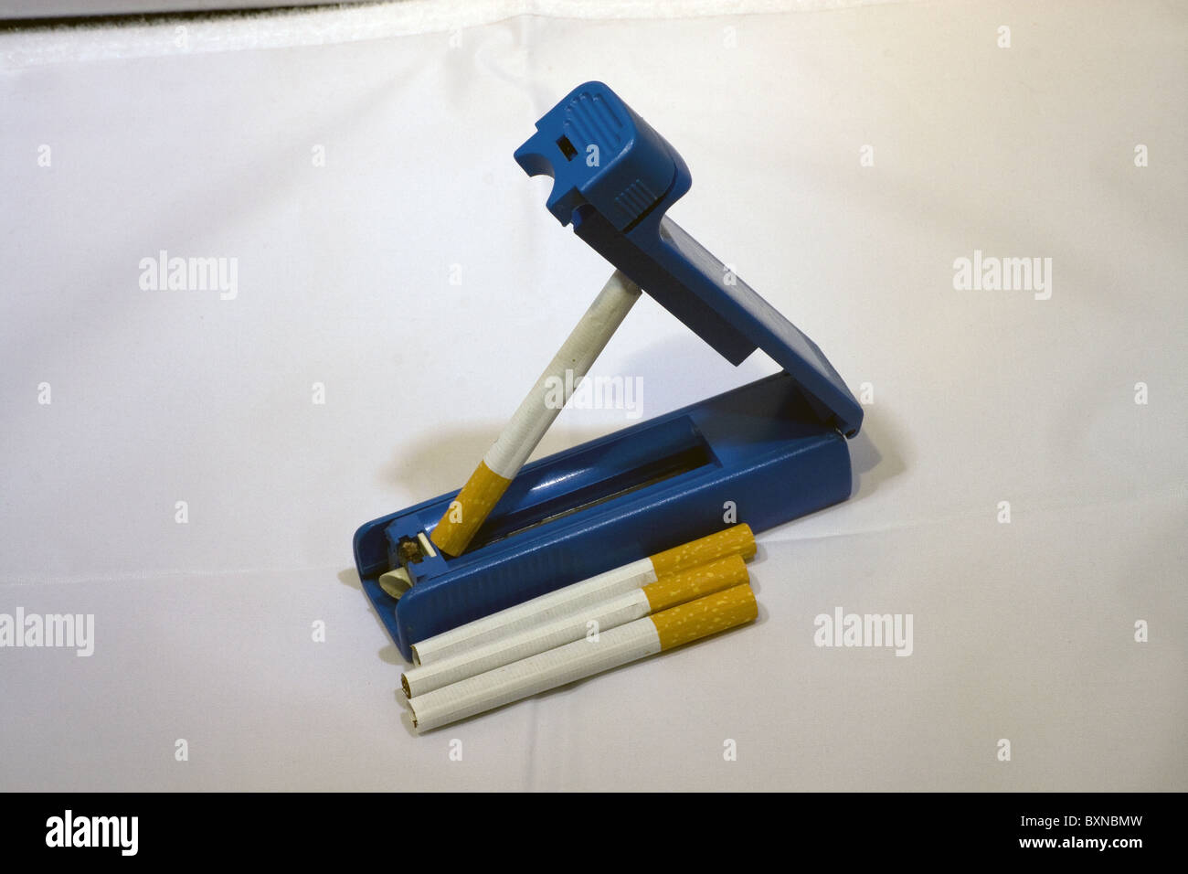 Cigarette rolling machine hi-res stock photography and images - Alamy