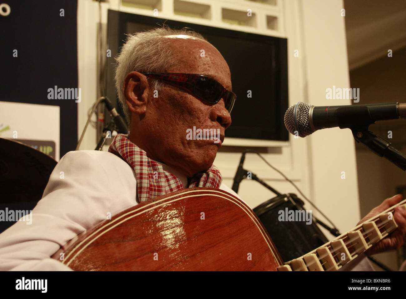 Kong Nay, legendary Khmer musician, the ´Ray Charles of Cambodia ...