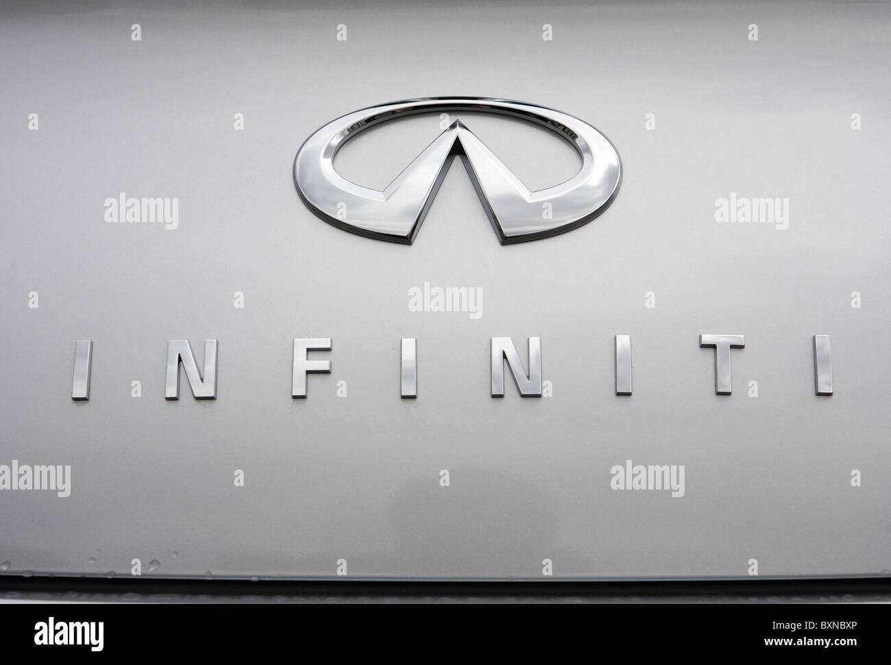 A Infiniti car dealership Stock Photo - Alamy