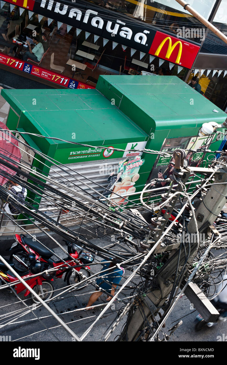 Chaotic wiring in Bangkok Stock Photo - Alamy