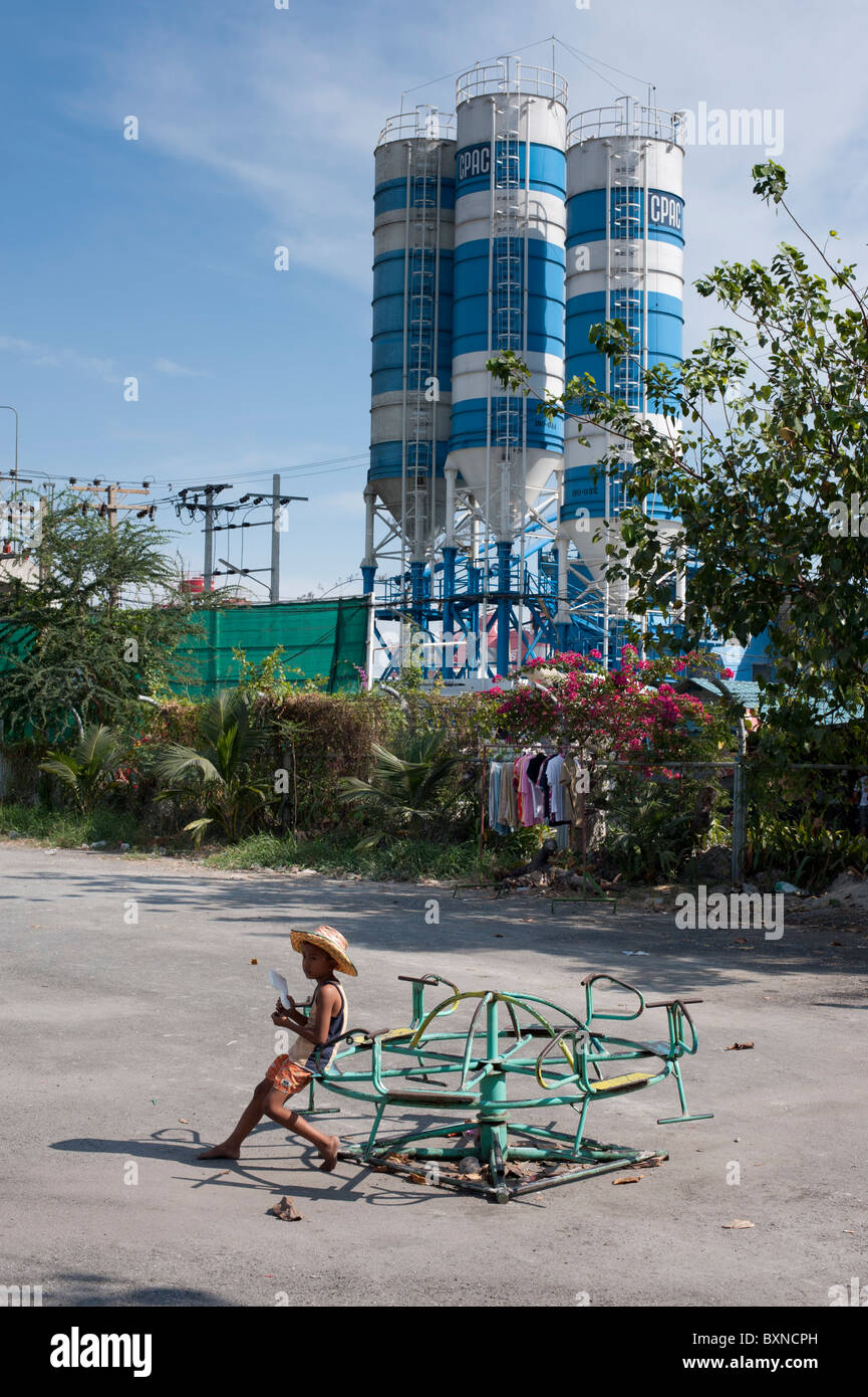 Bangkok slum area hi-res stock photography and images - Alamy