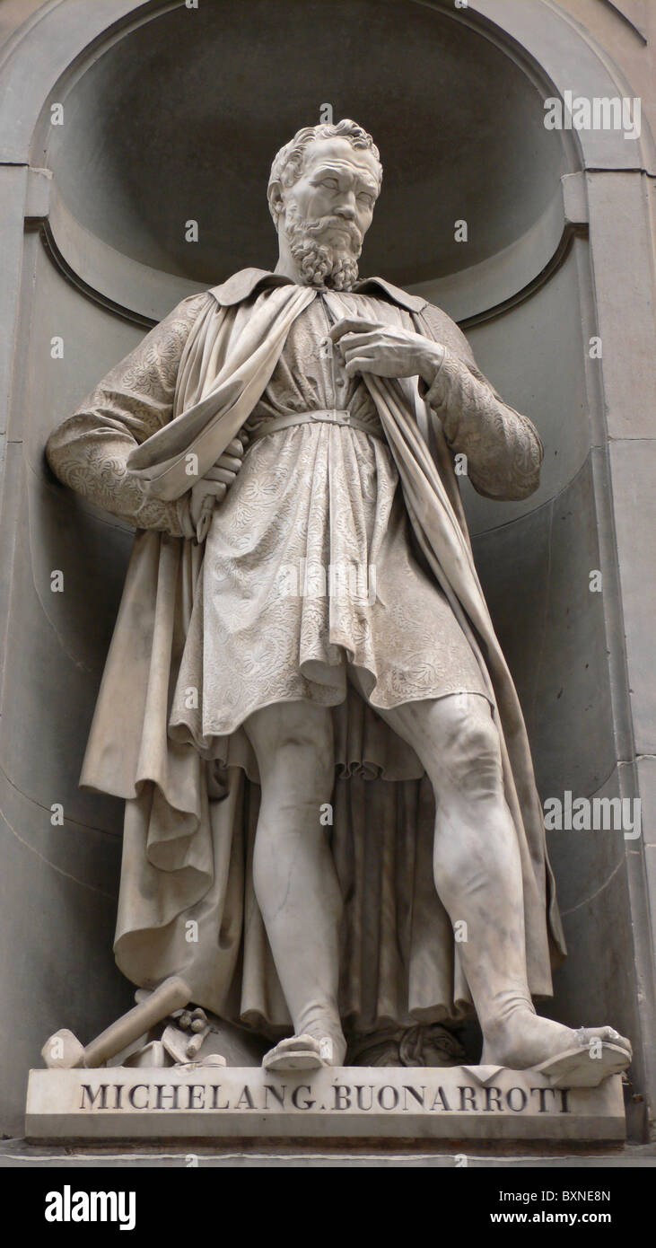 Statue of Michelangelo Buonarroti (1475 - 1564) outside the Uffizi ...