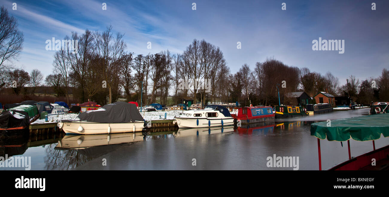 River chelmer essex hi-res stock photography and images - Alamy