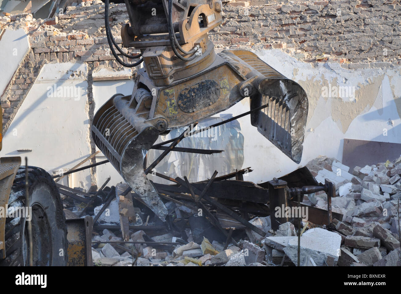 Demolition machine in action Stock Photo - Alamy