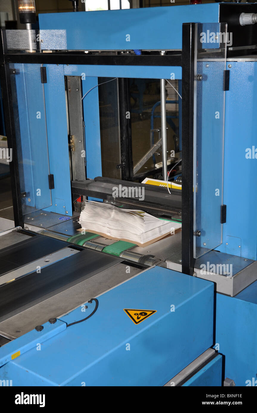 Paper process hi-res stock photography and images - Alamy