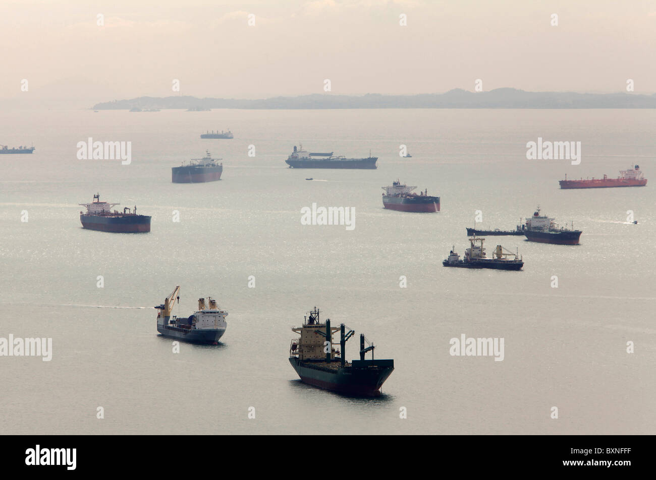 Cargo ships singapore hi-res stock photography and images - Alamy