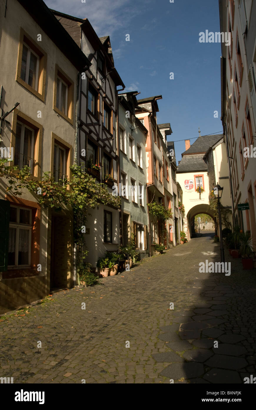 GERMANY; RHINELAND PFALZ; BERNKASTEL COBBLED LANE Stock Photo - Alamy