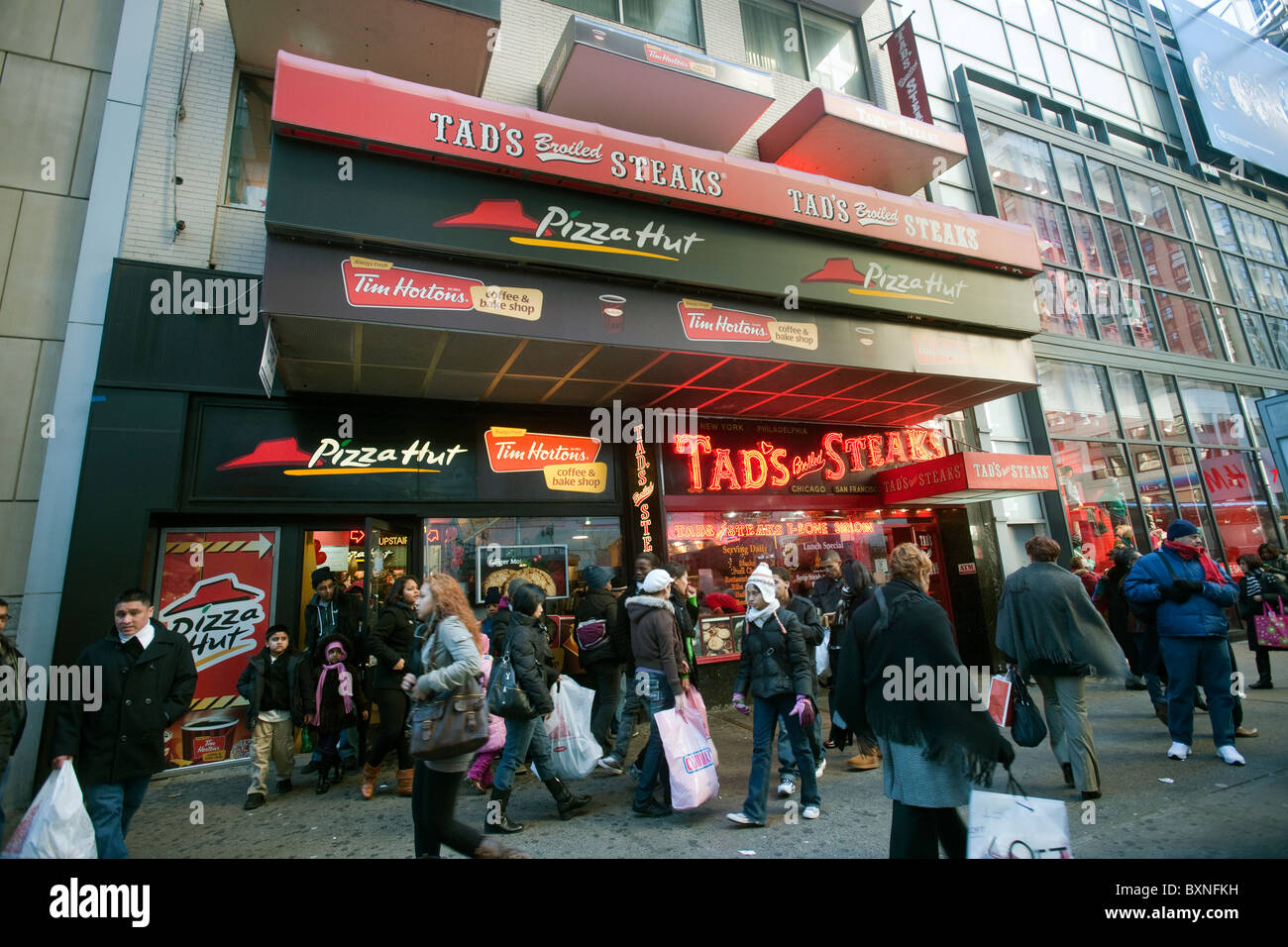 Pizza hut advertisement hi-res stock photography and images - Alamy