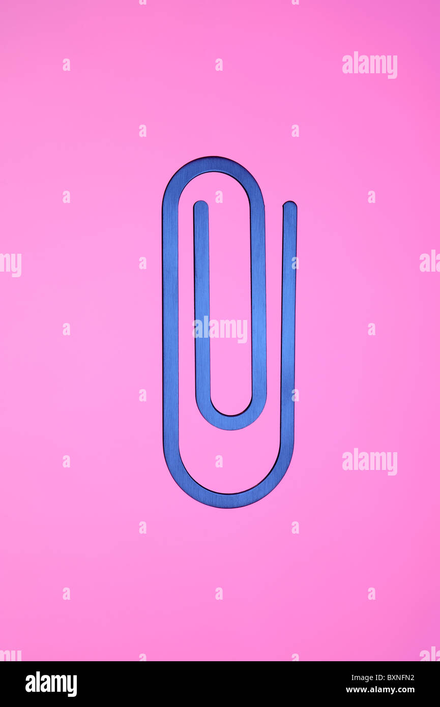 Paperclip outline hi-res stock photography and images - Alamy