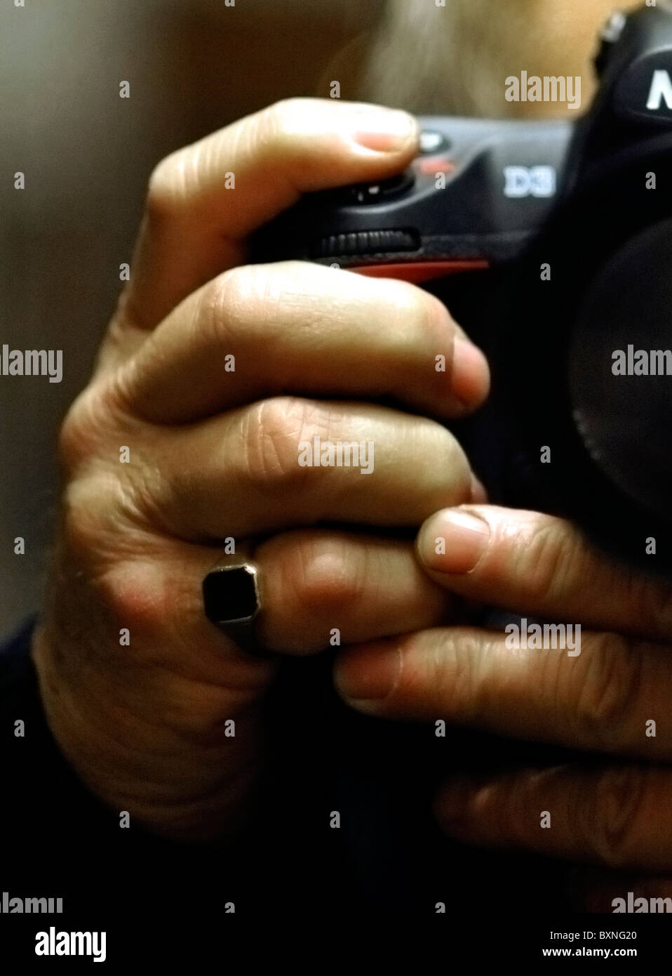 close-up of photographers hands taking a picture Stock Photo - Alamy
