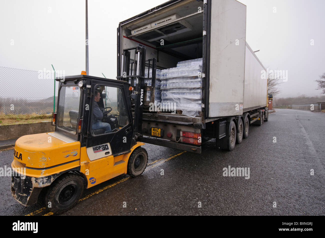 Articulated man lift hi-res stock photography and images - Alamy