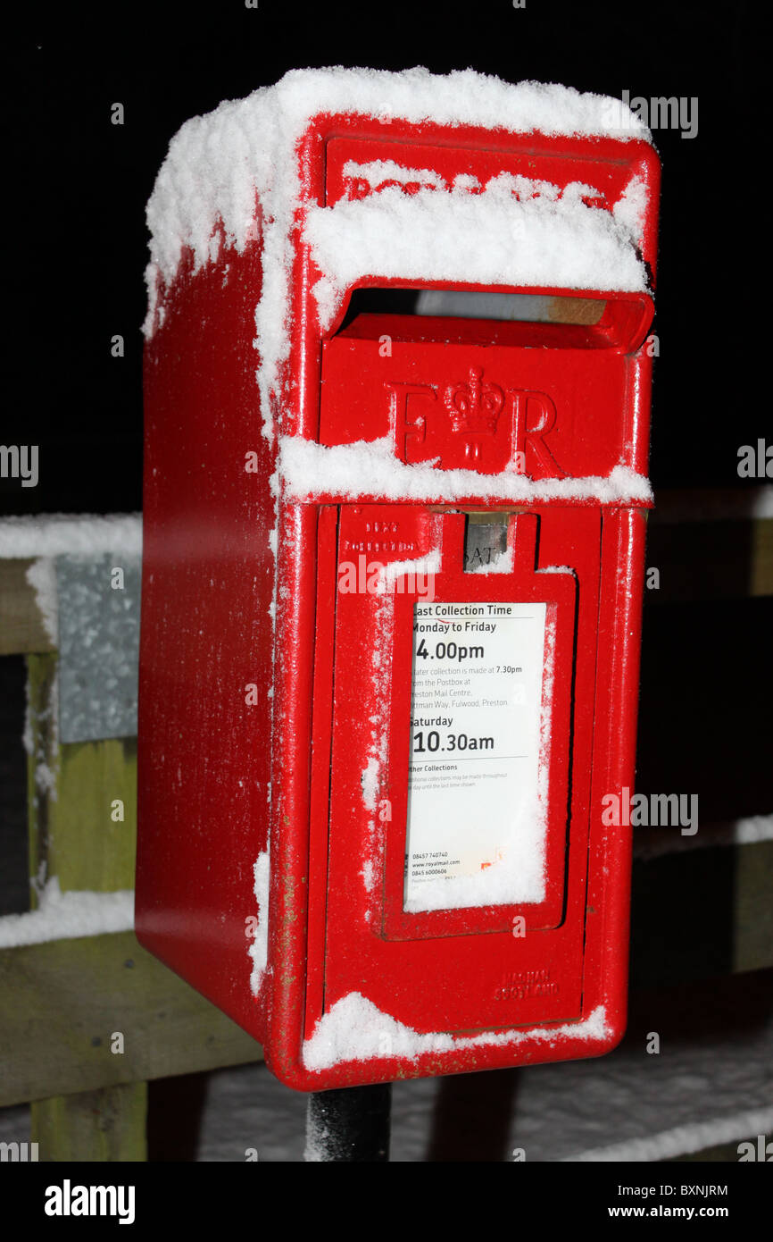 Royal mail e11r postbox hi-res stock photography and images - Alamy