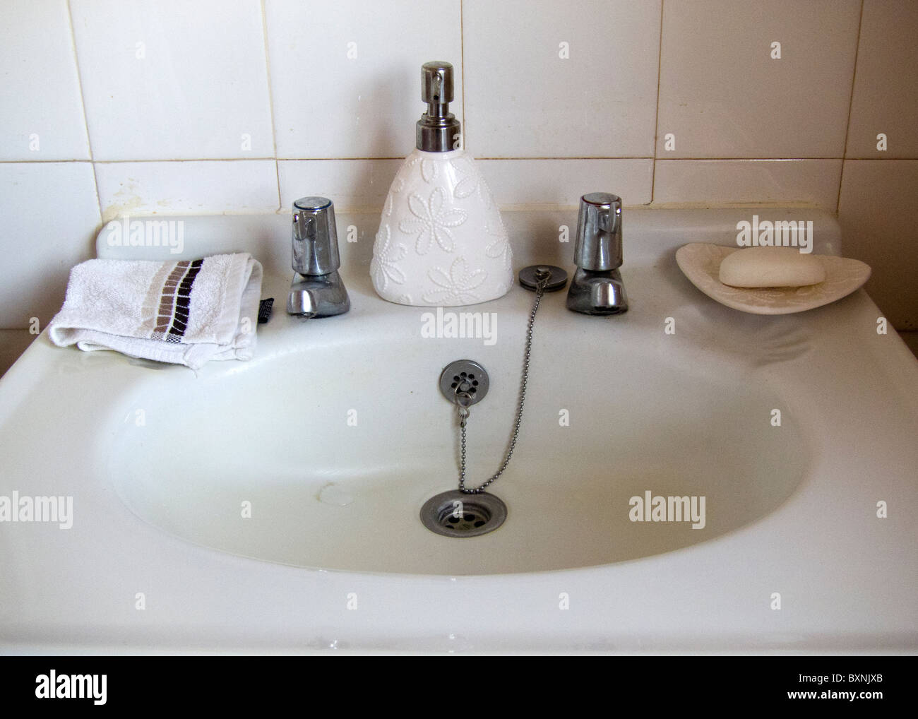 Simple bathroom hi-res stock photography and images - Alamy