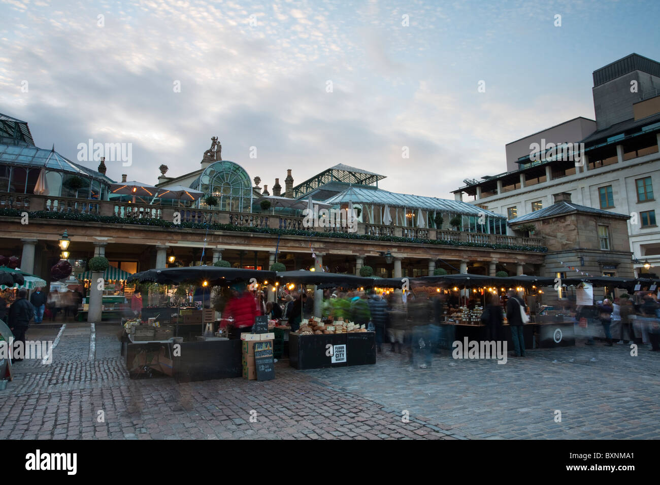 Outdoor market stalls uk hi-res stock photography and images - Alamy