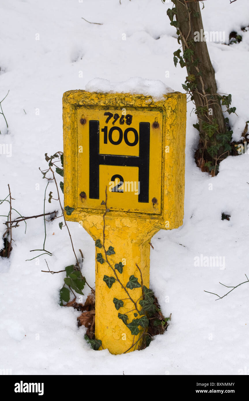 Water hydrant sign hi-res stock photography and images - Alamy