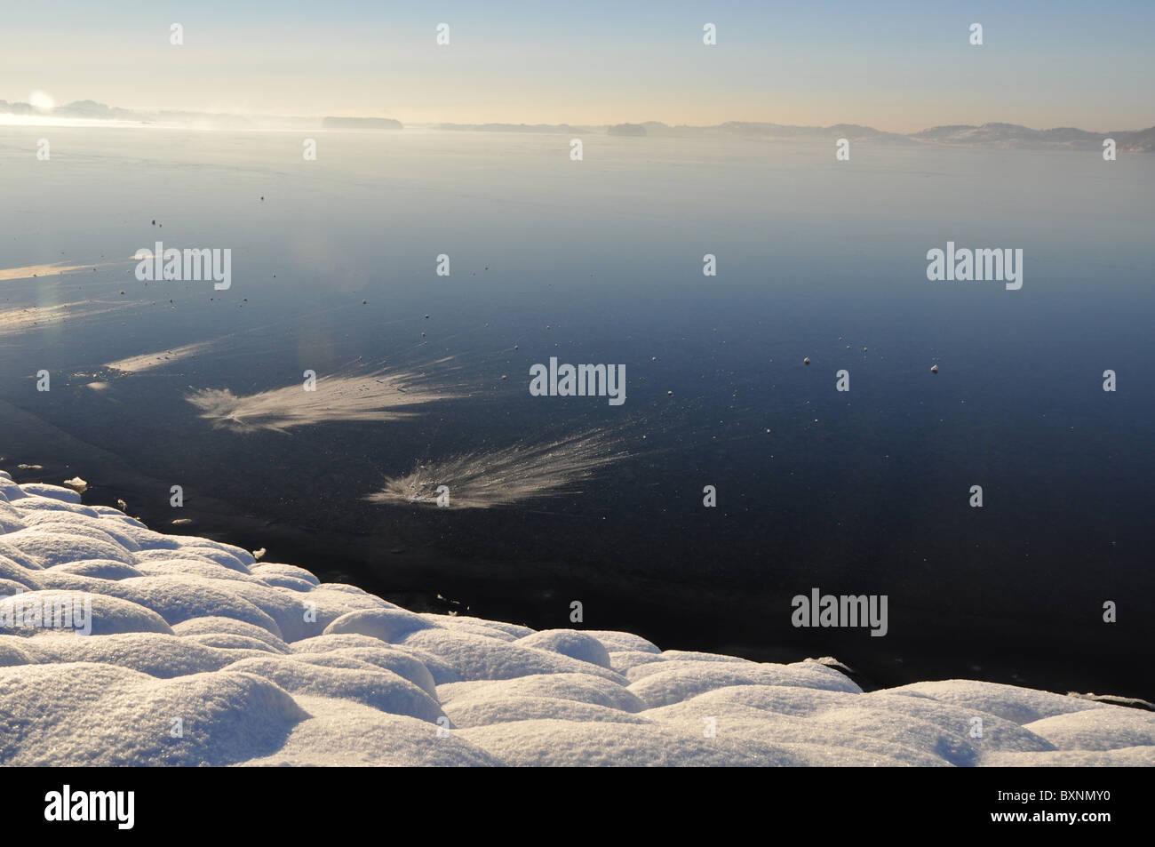 Blue sky on frozen hi-res stock photography and images - Alamy