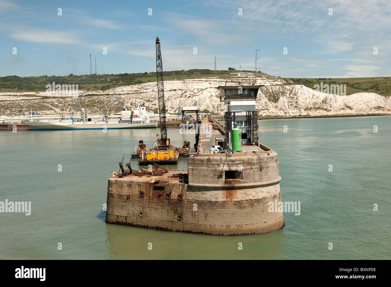 Harbour Wall and White Cliffs of Dover Stock Photo - Alamy
