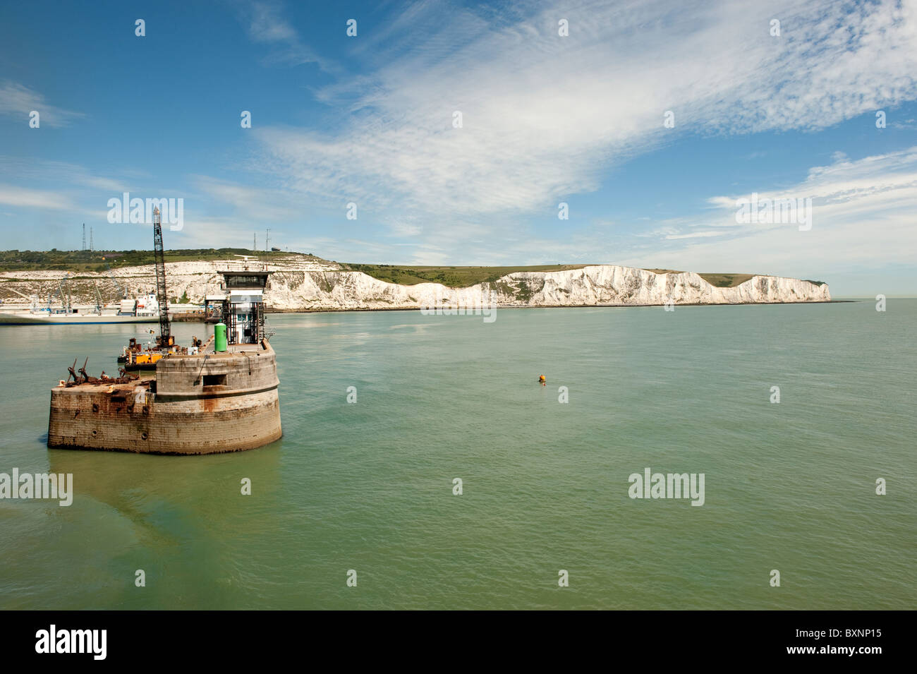 Harbour Wall and White Cliffs of Dover Stock Photo - Alamy
