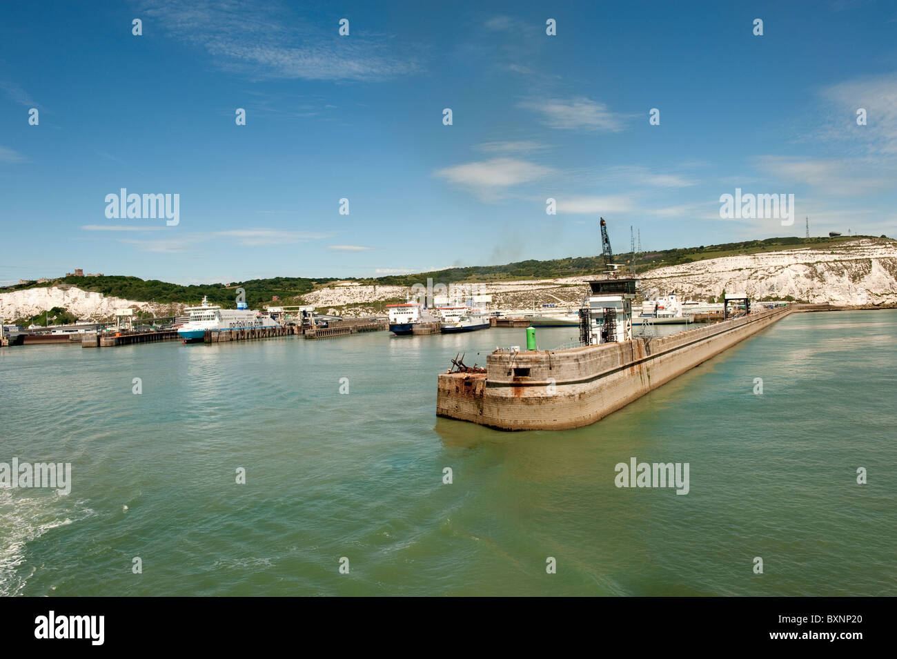 Harbour Wall and White Cliffs of Dover Stock Photo - Alamy