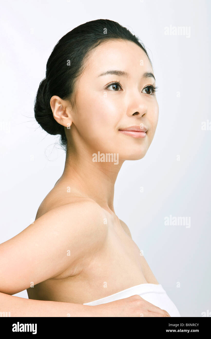 Portrait of young woman, side view Stock Photo - Alamy