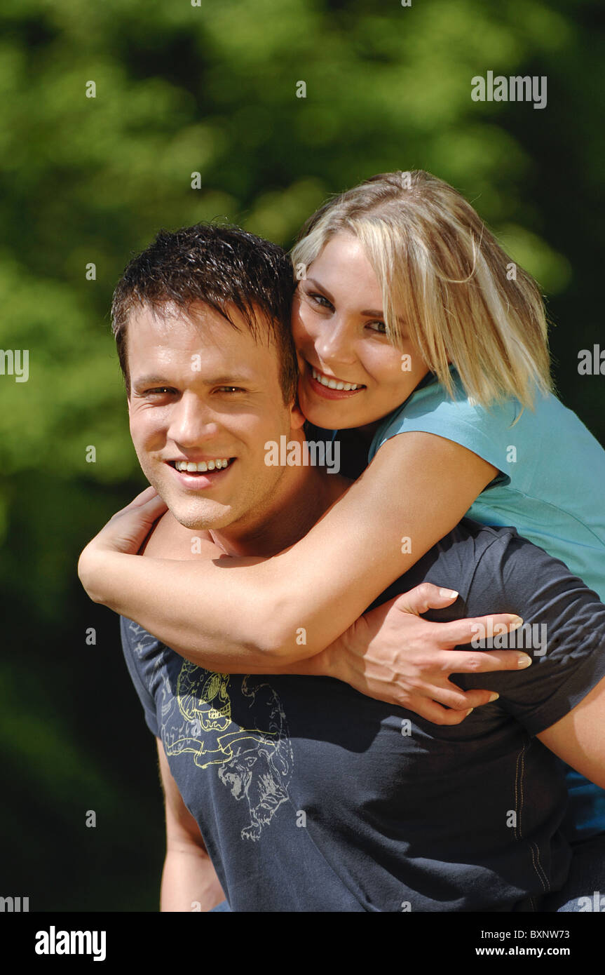 Piggyback outdoor couple love hi-res stock photography and images - Alamy