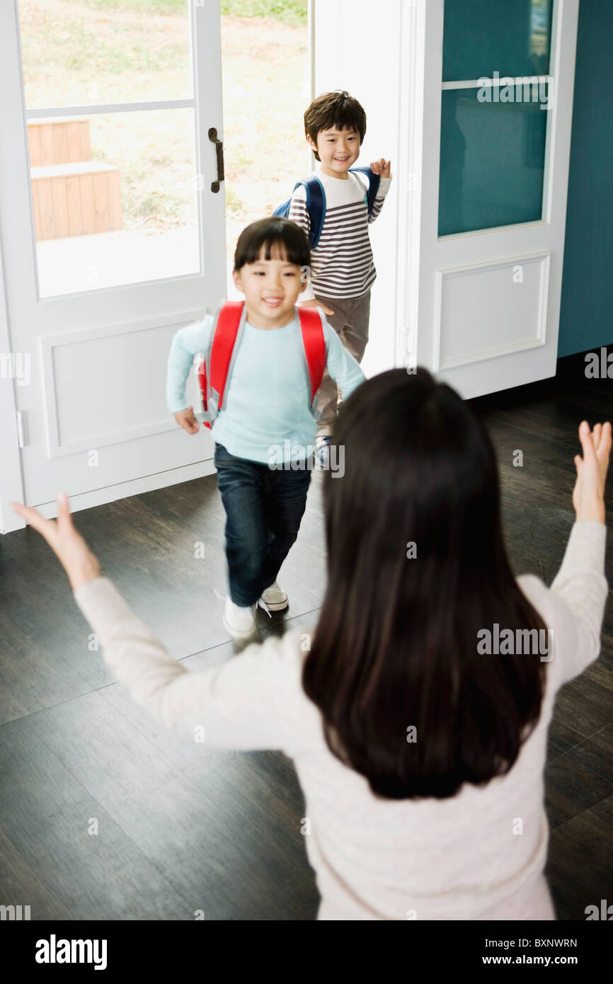 Greeting children hi-res stock photography and images - Alamy