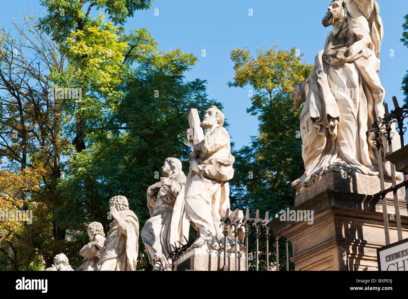 Statues in europe hi-res stock photography and images - Alamy