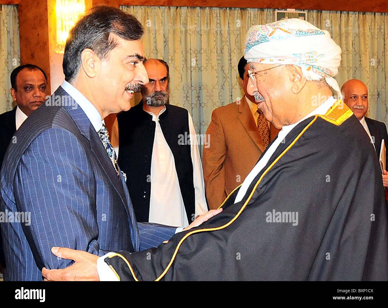 Prime Minister, Syed Yousuf Raza Gilani talks with Dr.Omar Bin Abdul ...