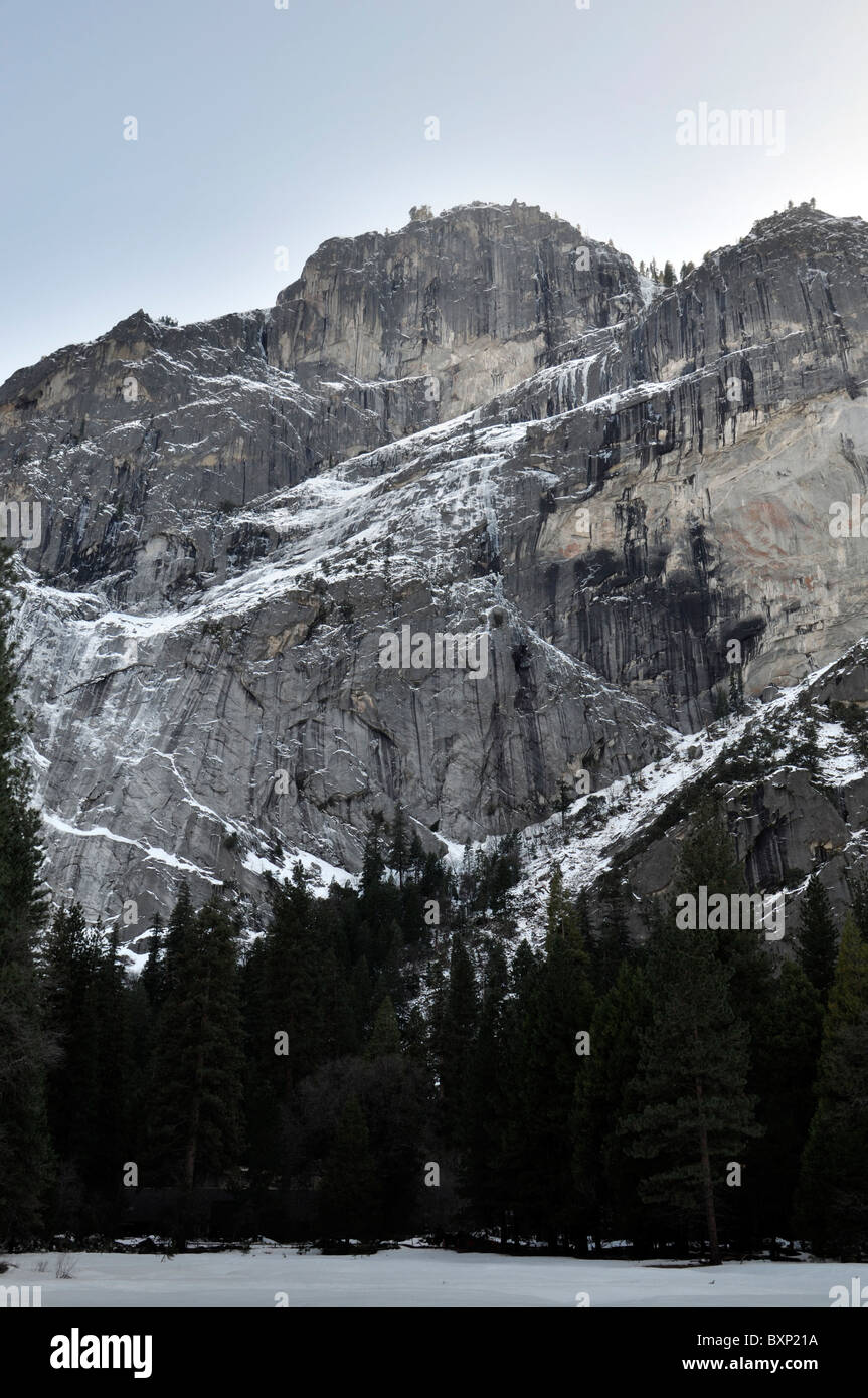 Moon set setting over cathedral rocks yosemite national park california ...