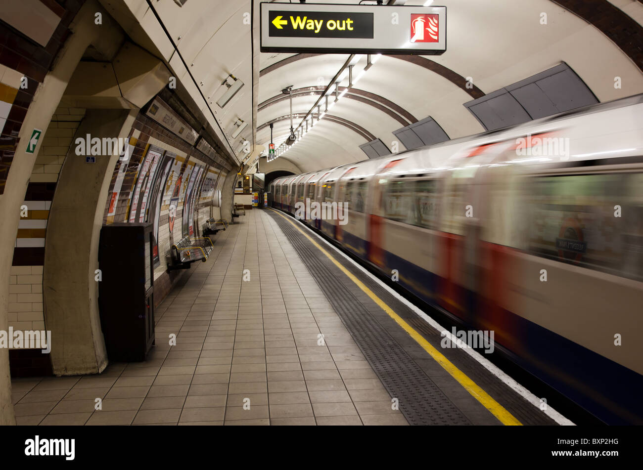 Metro tube hi-res stock photography and images - Alamy