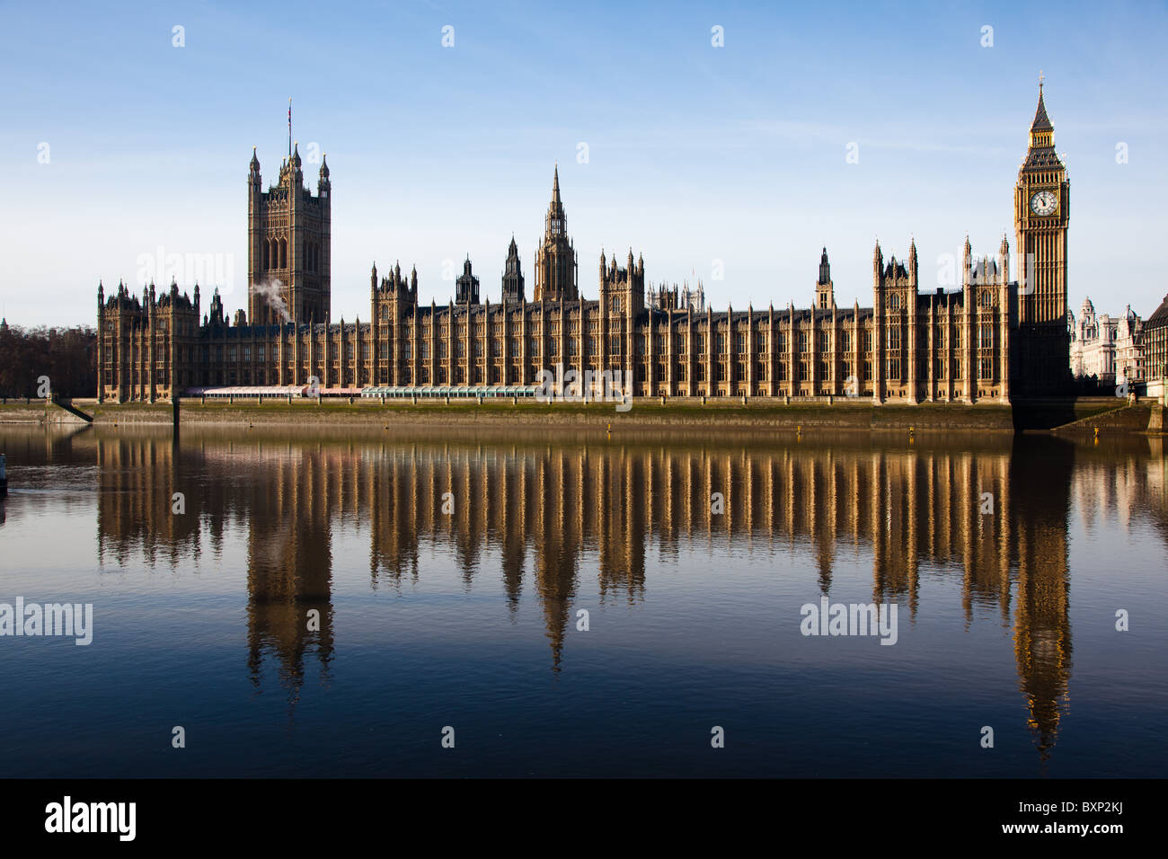 London reflection building hi-res stock photography and images - Alamy