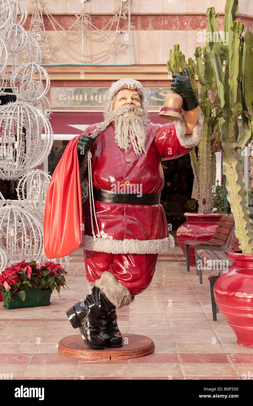 Santa claus mannequin hi-res stock photography and images - Alamy