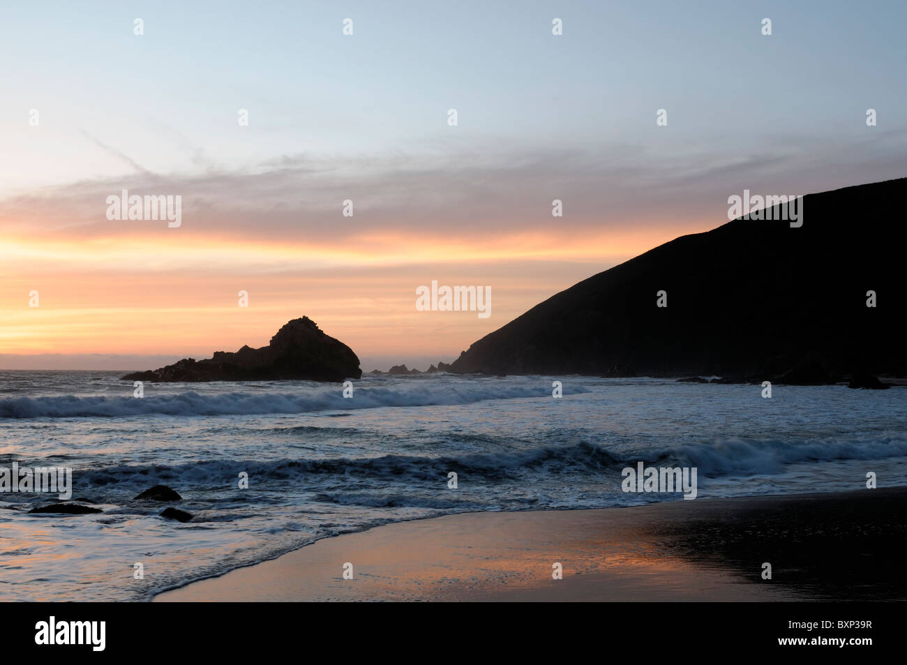 Sea stack waves hi-res stock photography and images - Alamy