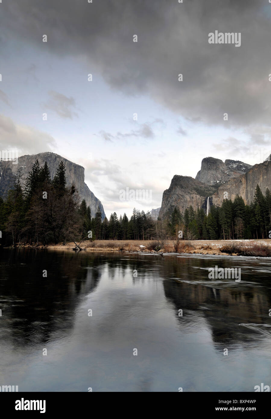 yosemite valley as seen from valley view point el capitan bridalveil ...