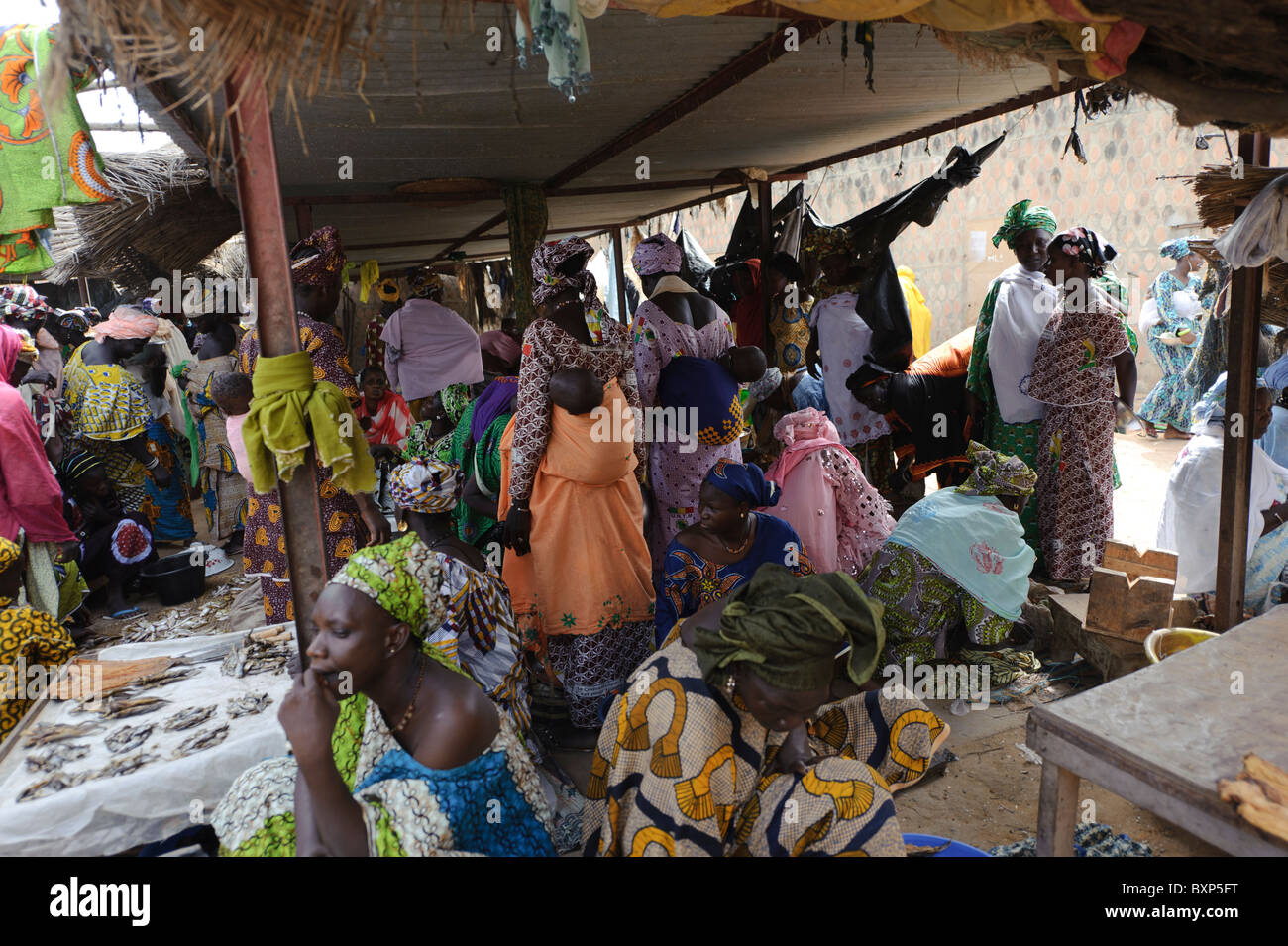 Women market mali africa hi-res stock photography and images - Alamy