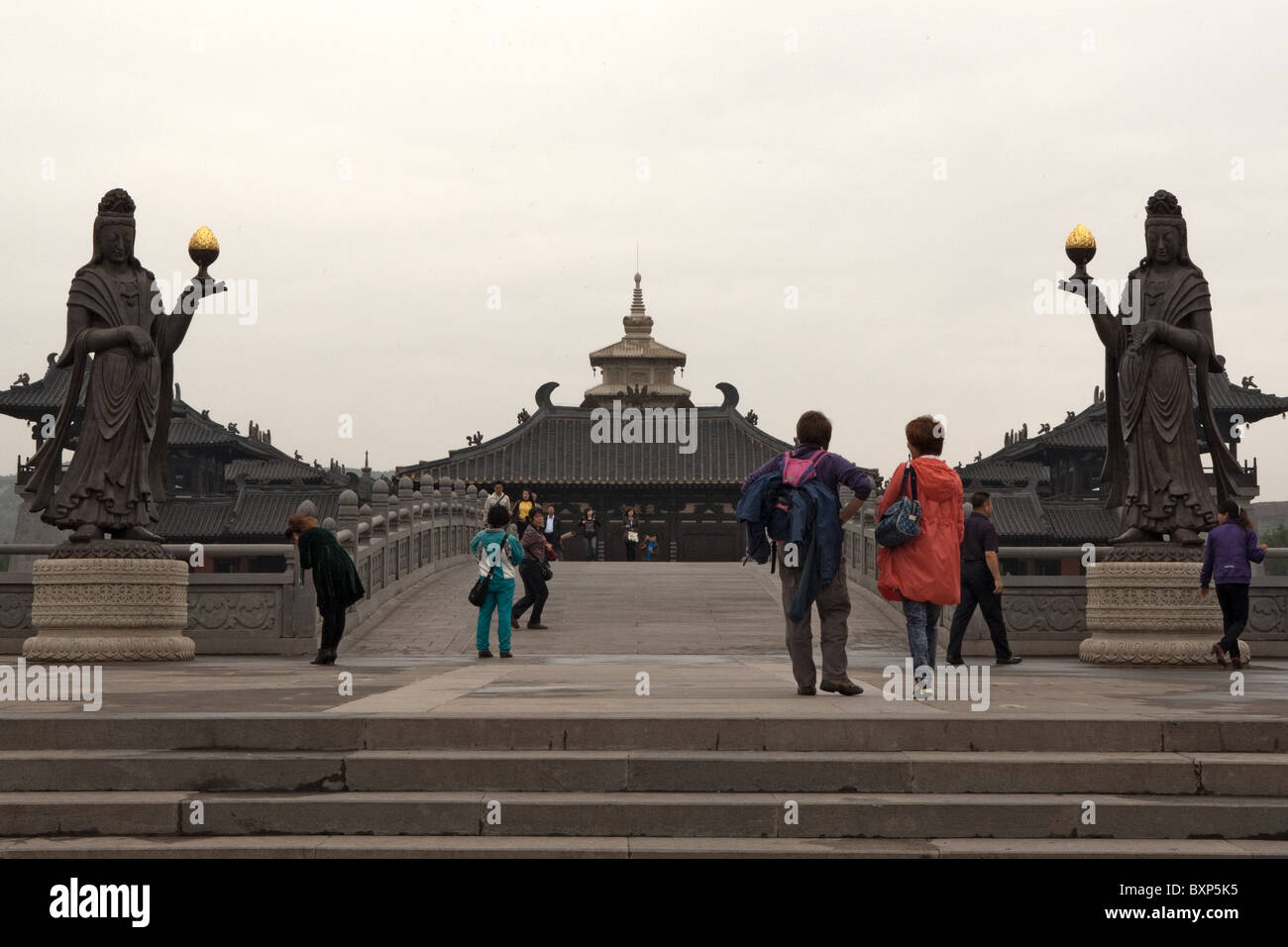 Entrance to Yungang Grotto, Cloud Ridge Cave, Buddhist stone carvings ...