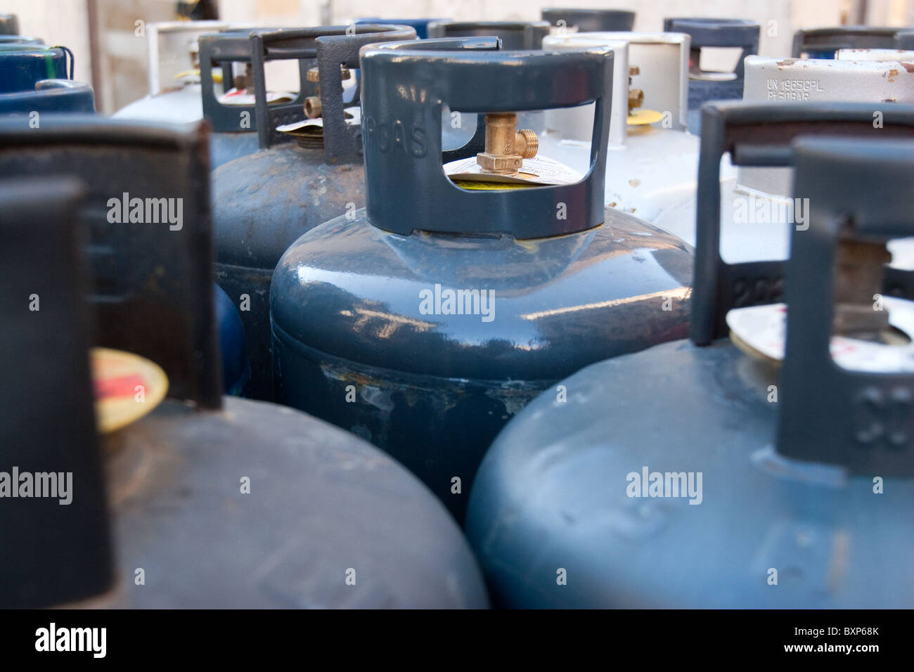 Domestic gas cylinders hi-res stock photography and images - Alamy