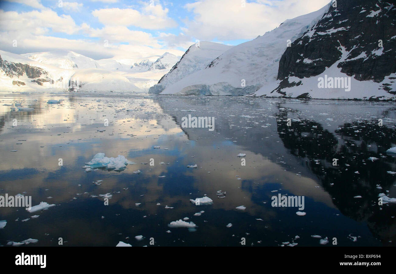 Glaciated mountains lemaire channel hi-res stock photography and images ...