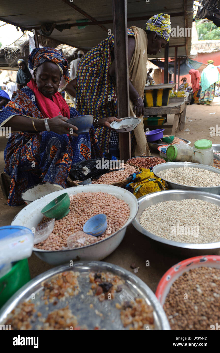 Malian women hi-res stock photography and images - Alamy