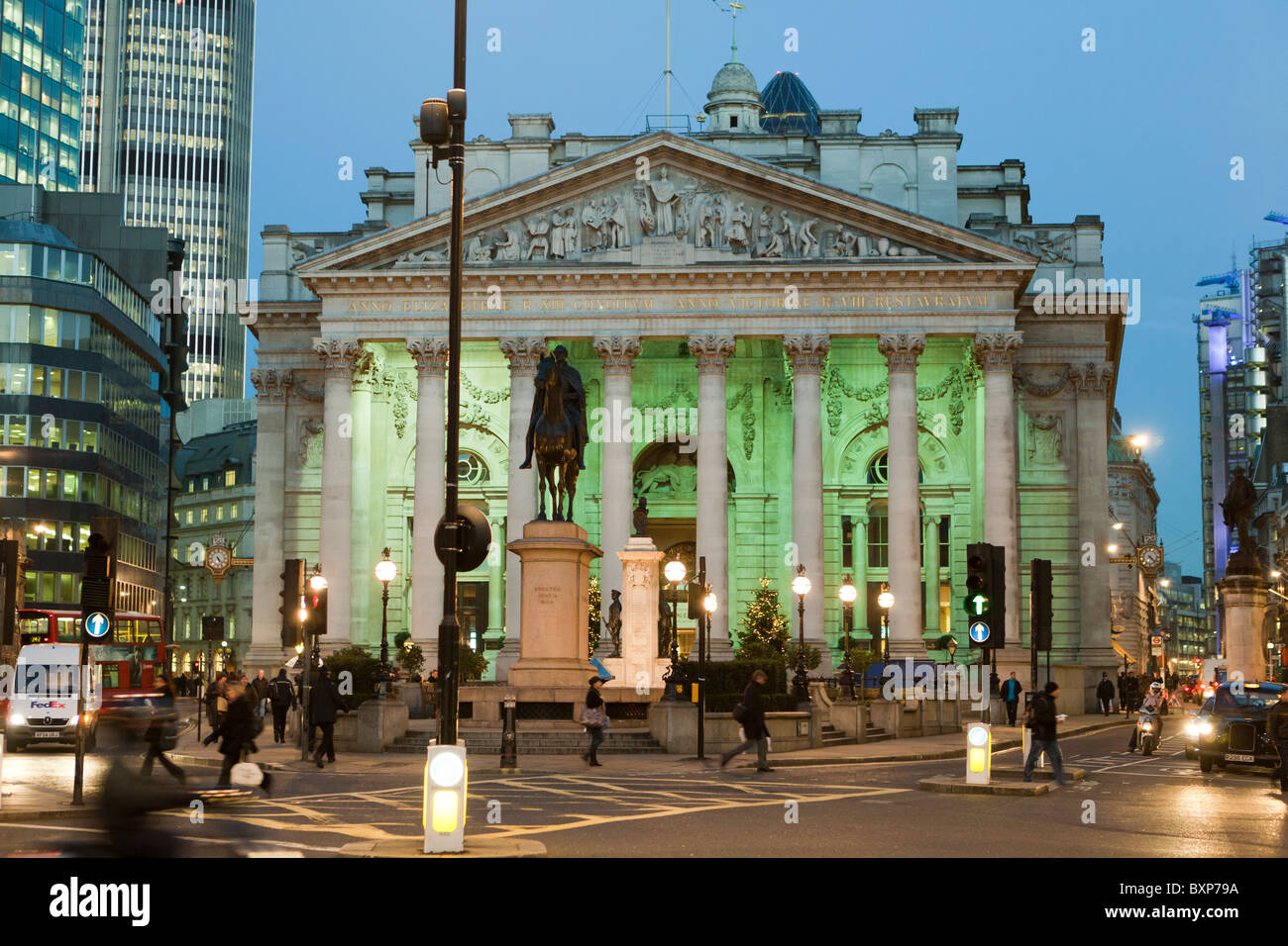 Bank station london busy hi-res stock photography and images - Alamy