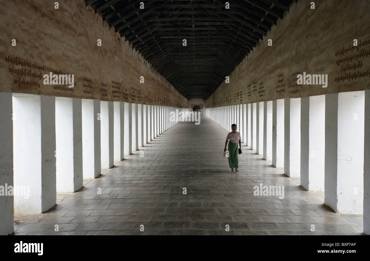 Alone temple hi-res stock photography and images - Alamy