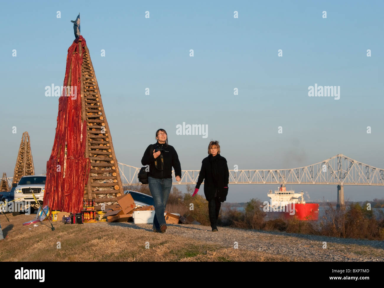Bonfire preparation on the levee in Gramercy, LA on Christmas eve Stock ...
