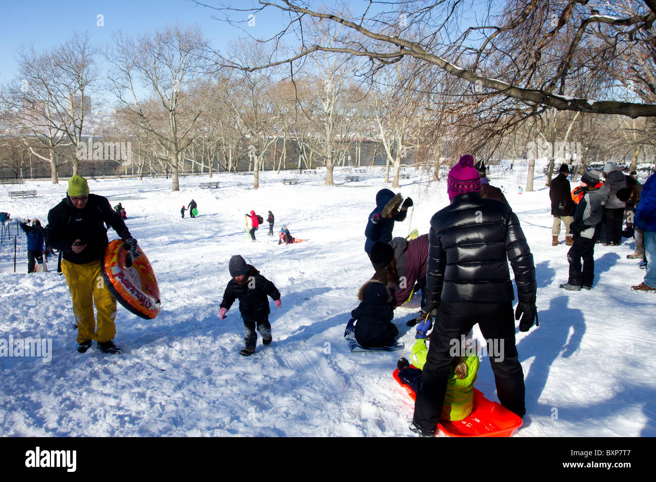Two feet of snow hi-res stock photography and images - Alamy