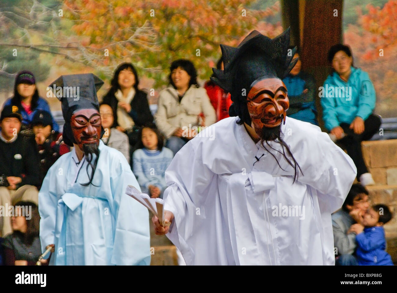 Traditional korean mask dance hi-res stock photography and images - Alamy